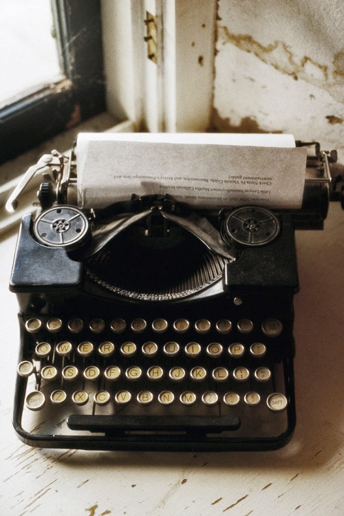 7 Stunning Typewriters for Your Office Decor – The Book Lair
